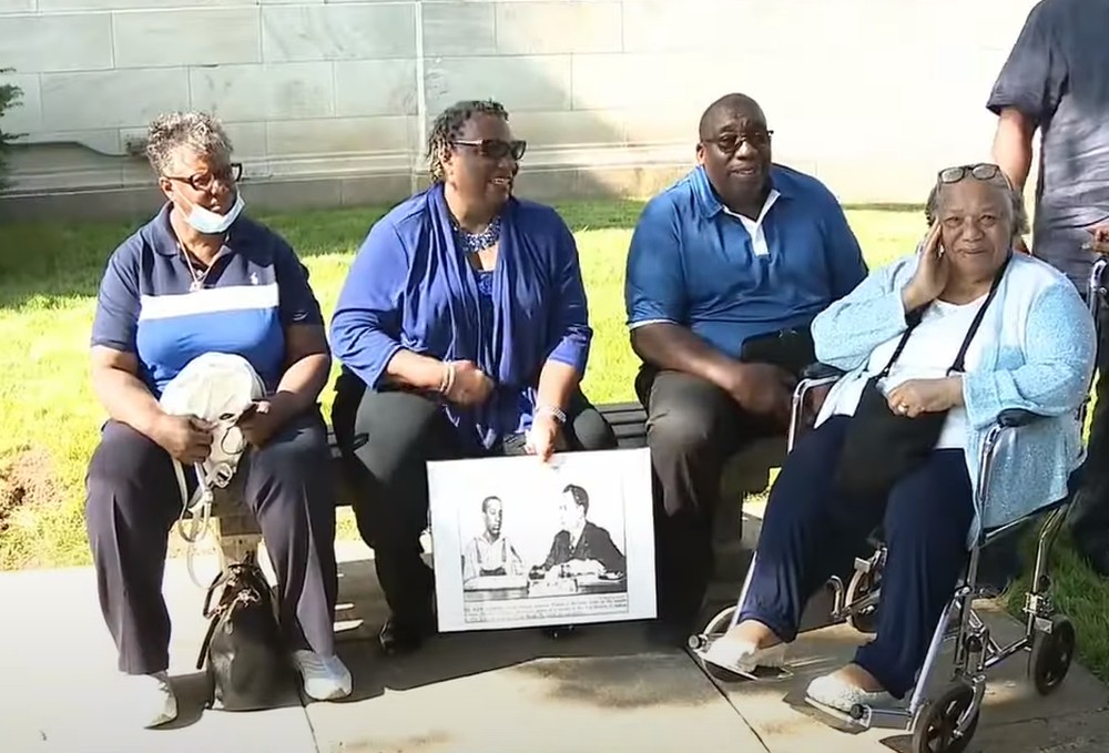 Adolescente negro é absolvido de acusação de assassinato nos EUA 91 ...