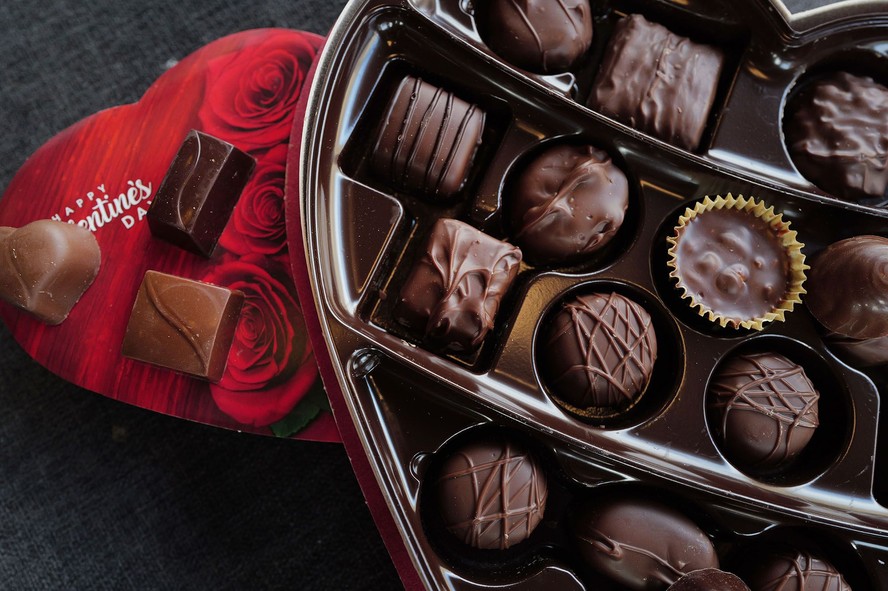 Cacau quase dobra no ano e encarece chocolate antes da Páscoa