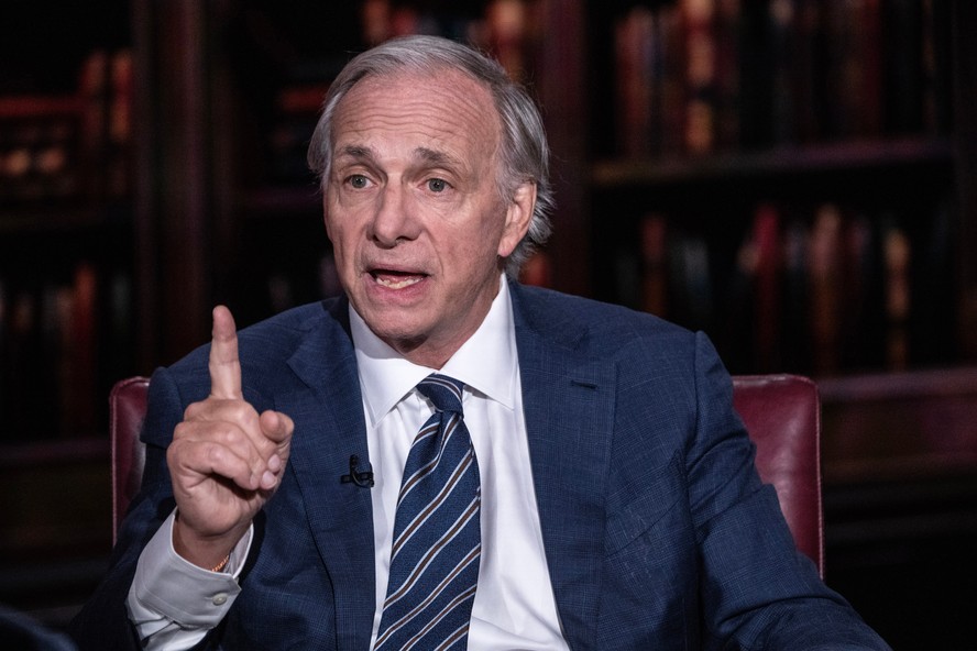 Ray Dalio faz alerta sobre colapso da ordem econômica e geopolítica global