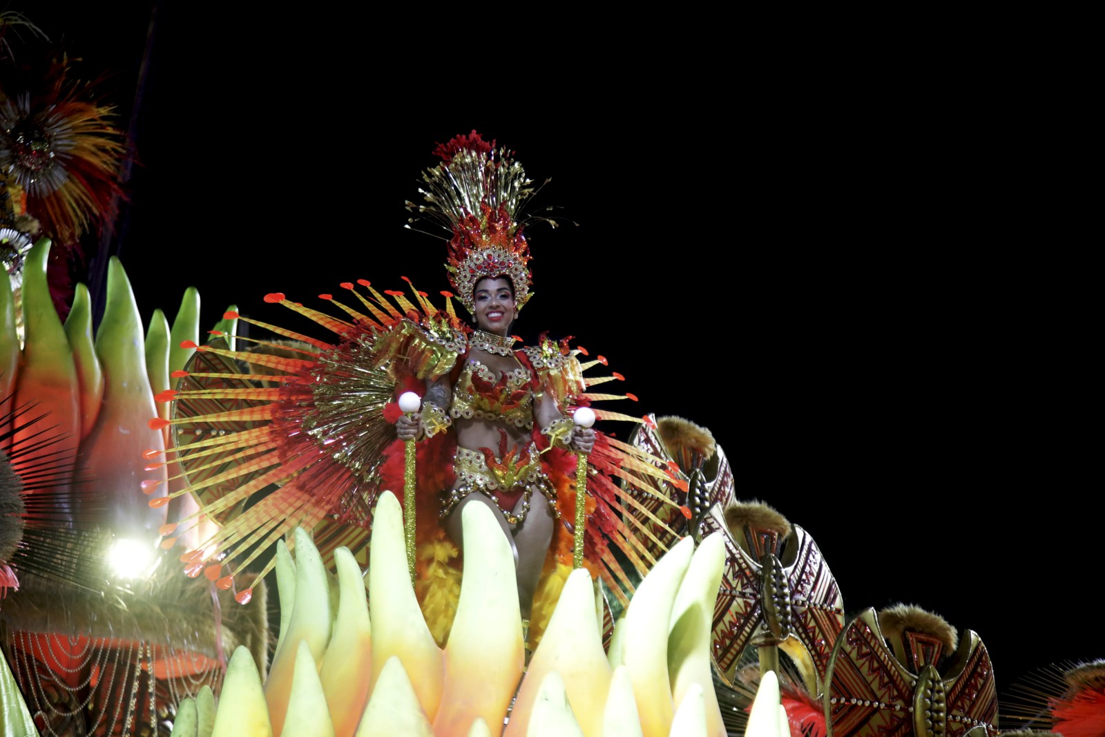 Carnaval 2025: veja fotos do primeiro dia de desfiles do Grupo Especial ...