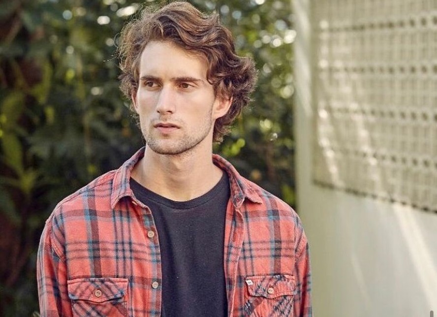 Estreando como ator, Felipe Ricca, filho de Adriana Esteves e Marco ...