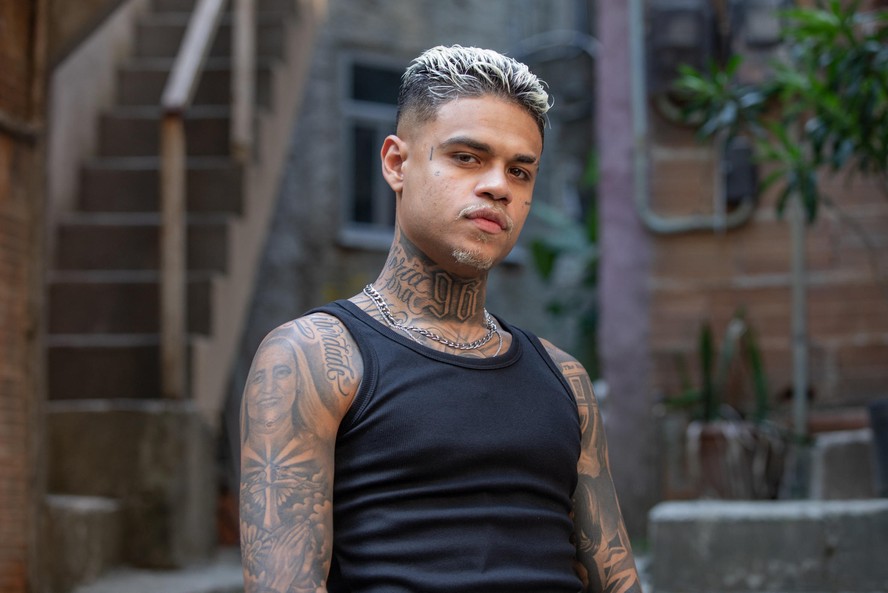 Salto de MC Cabelinho sobre o público em show para adolescentes gera ...