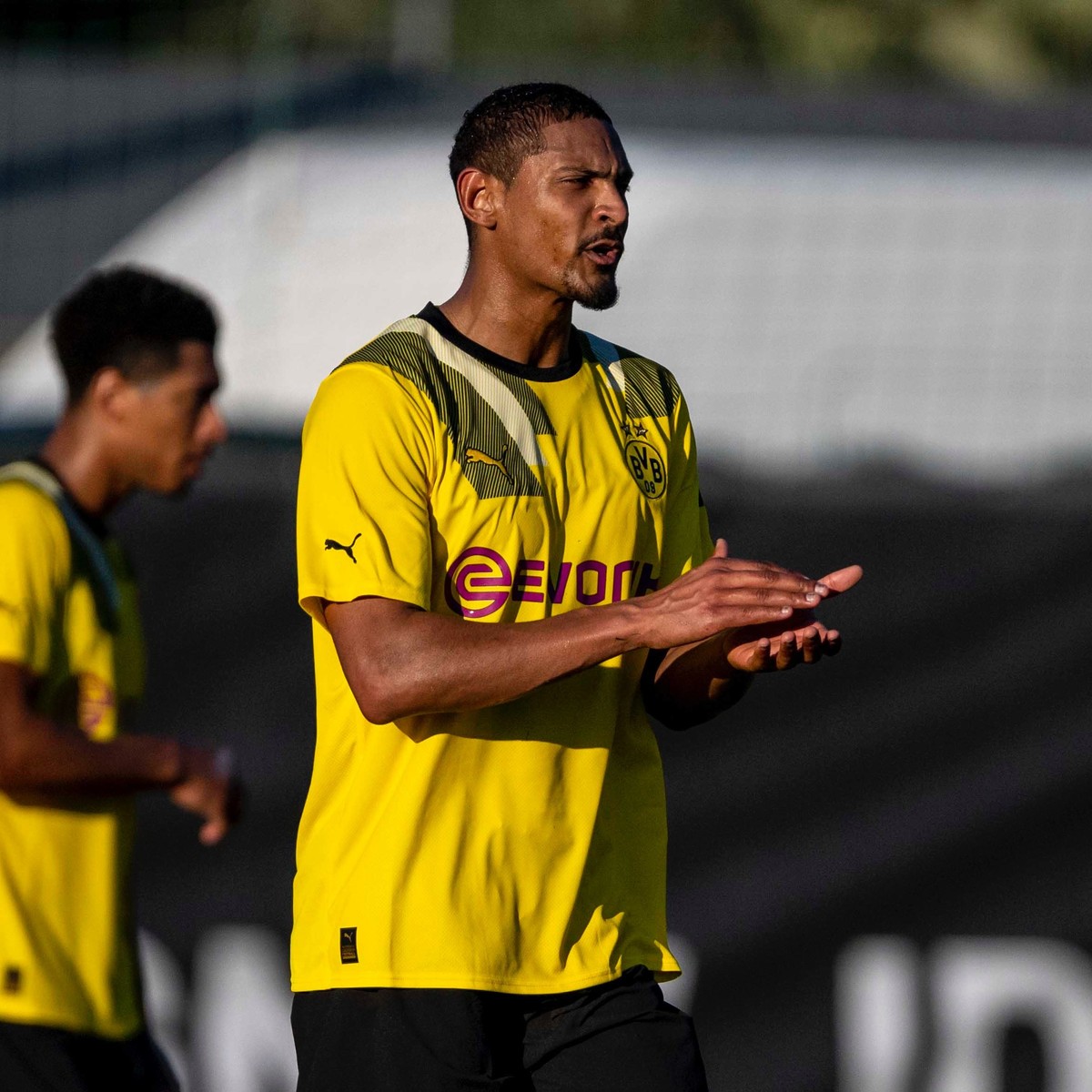 Recuperado do câncer, Haller marca hat-trick em menos de oito minutos ...