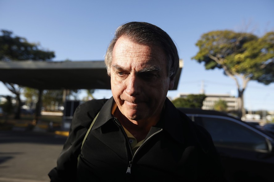 Bolsonaro Vai à Sede Da Pf Para Prestar Depoimento Mas Fica Em