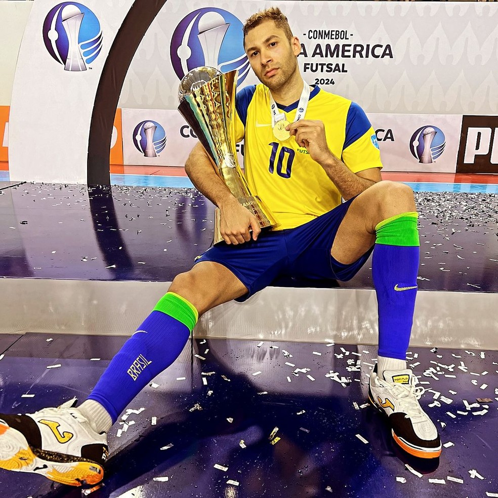 Fã de Gabigol e camisa 10 do Barcelona: Conheça Pito, brasileiro eleito ...