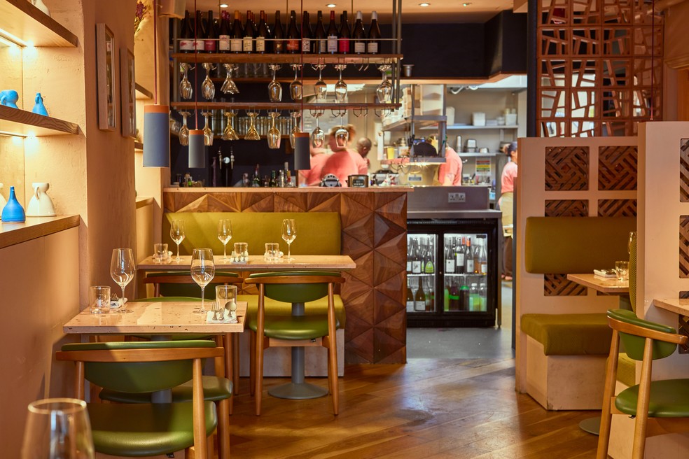 Conheça a história da chef Adejoké Bakaré, a primeira mulher preta a ...