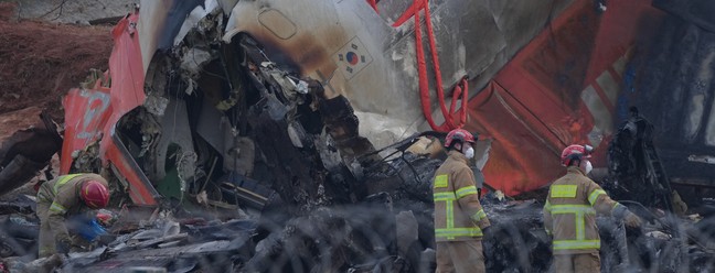 Funcionária de companhia aérea é flagrada fazendo compras on-line ...