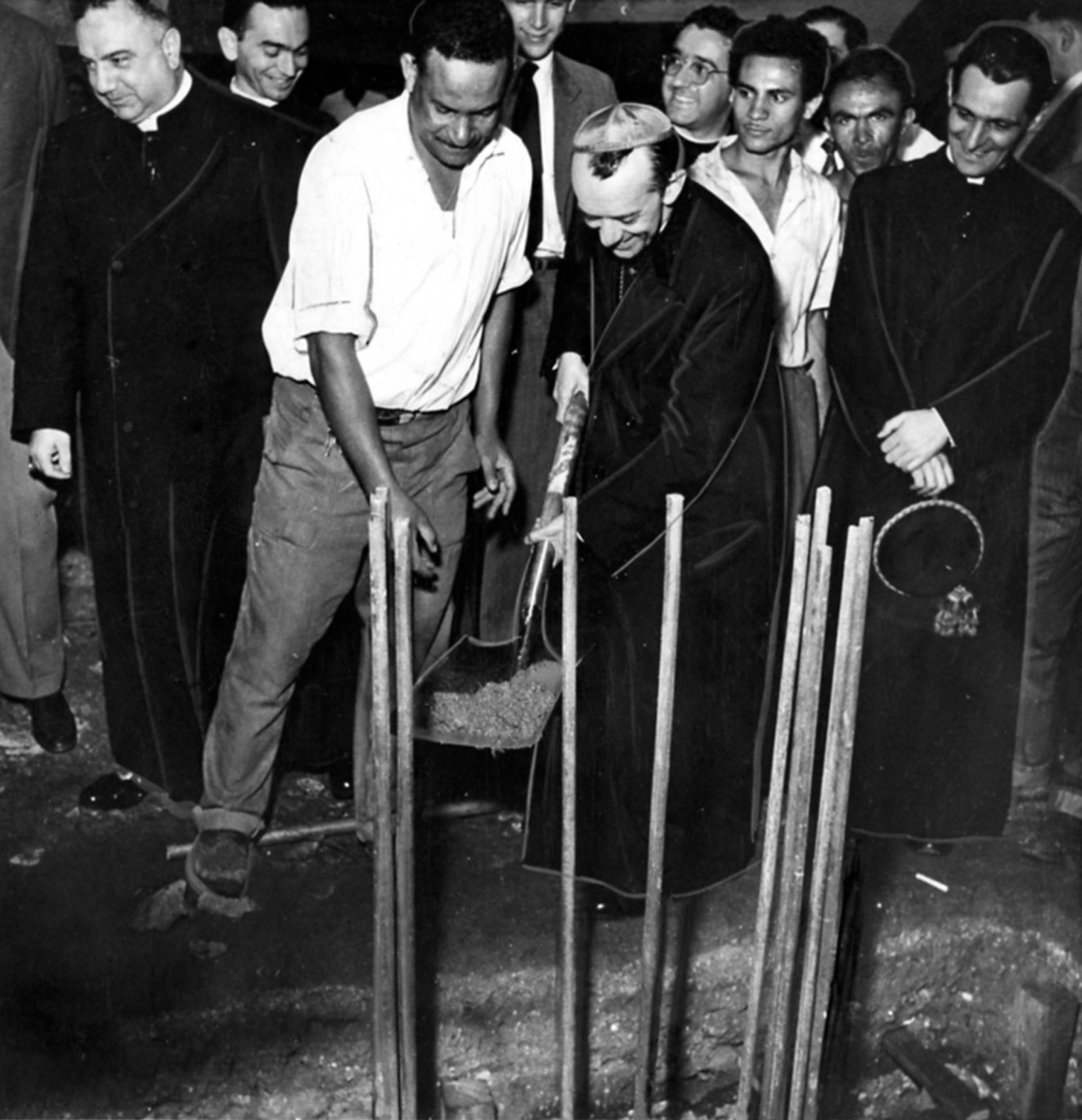 Os 70 anos da Cruzada no Leblon: conjunto de dez prédios lançado por ...