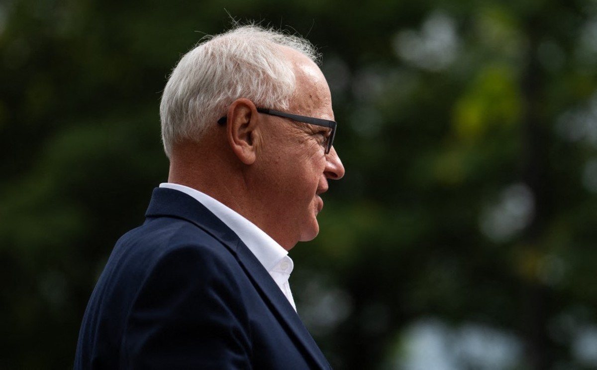 Campanha de Trump chama Tim Walz de 'perigosamente liberal' e critica ...