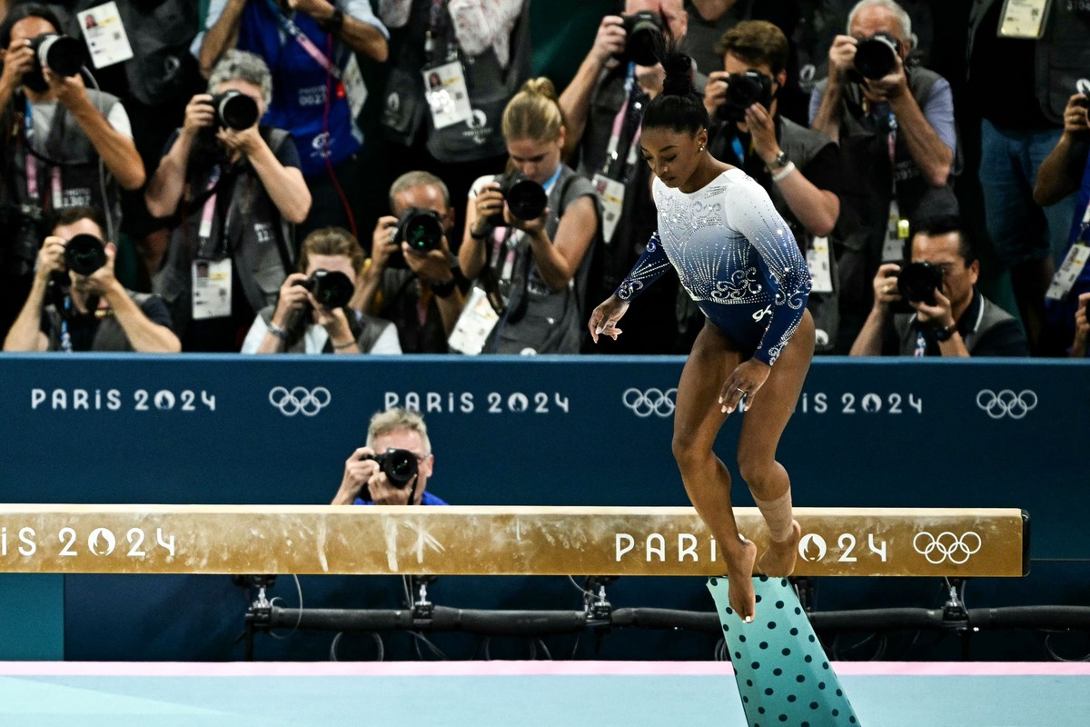 Queda de Simone Biles na disputa da trave rende memes na web; veja os ...