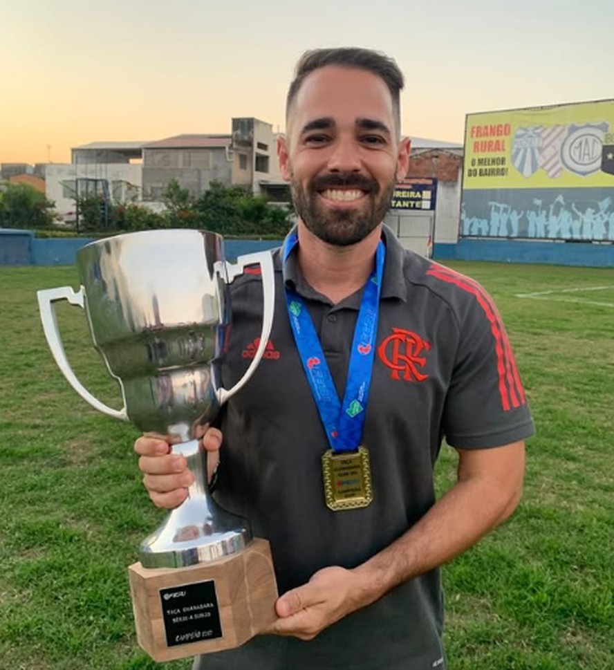 Flamengo anuncia saída de Daniel Alegria, auxiliar que acompanhava Filipe Luís desde o sub-17