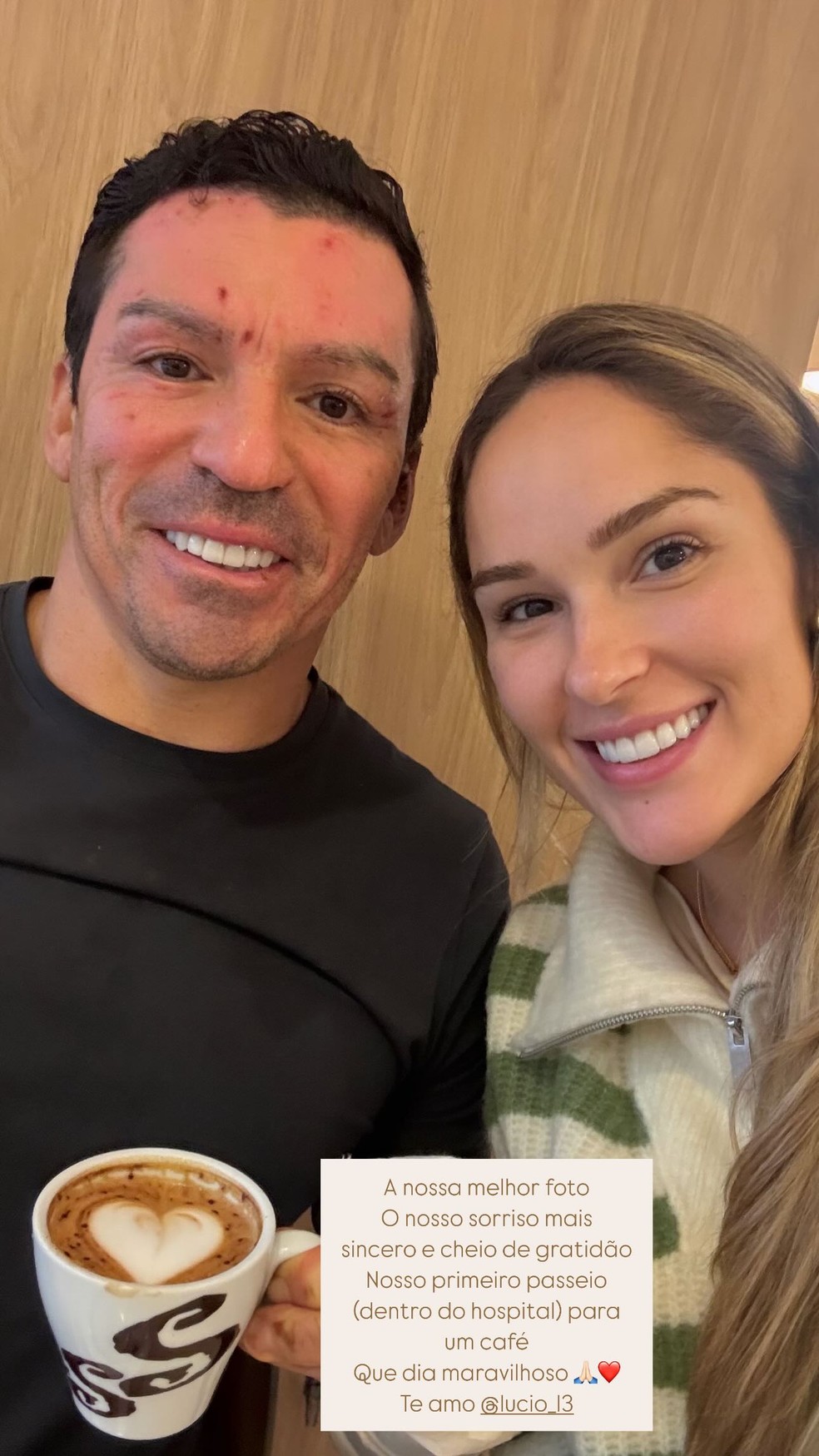 Ex-zagueiro Lúcio surge sorridente em foto no hospital: 'nosso primeiro passeio para um café ...