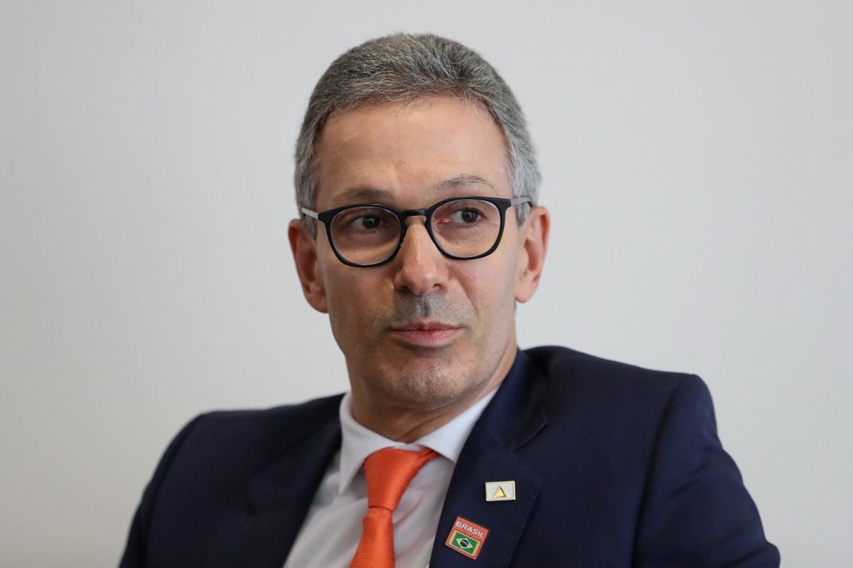 Zema compara moradores de rua a carros e sugere lei para 'guinchá-los'