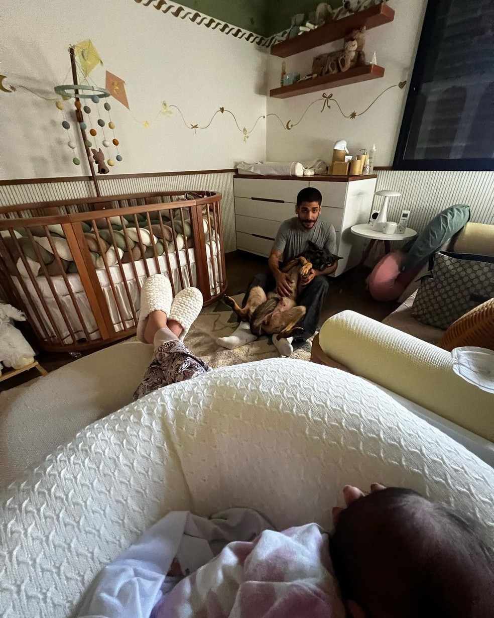 Bruno Gagliasso e Giovanna Ewbank enviam flores para Fernanda Paes Leme ...