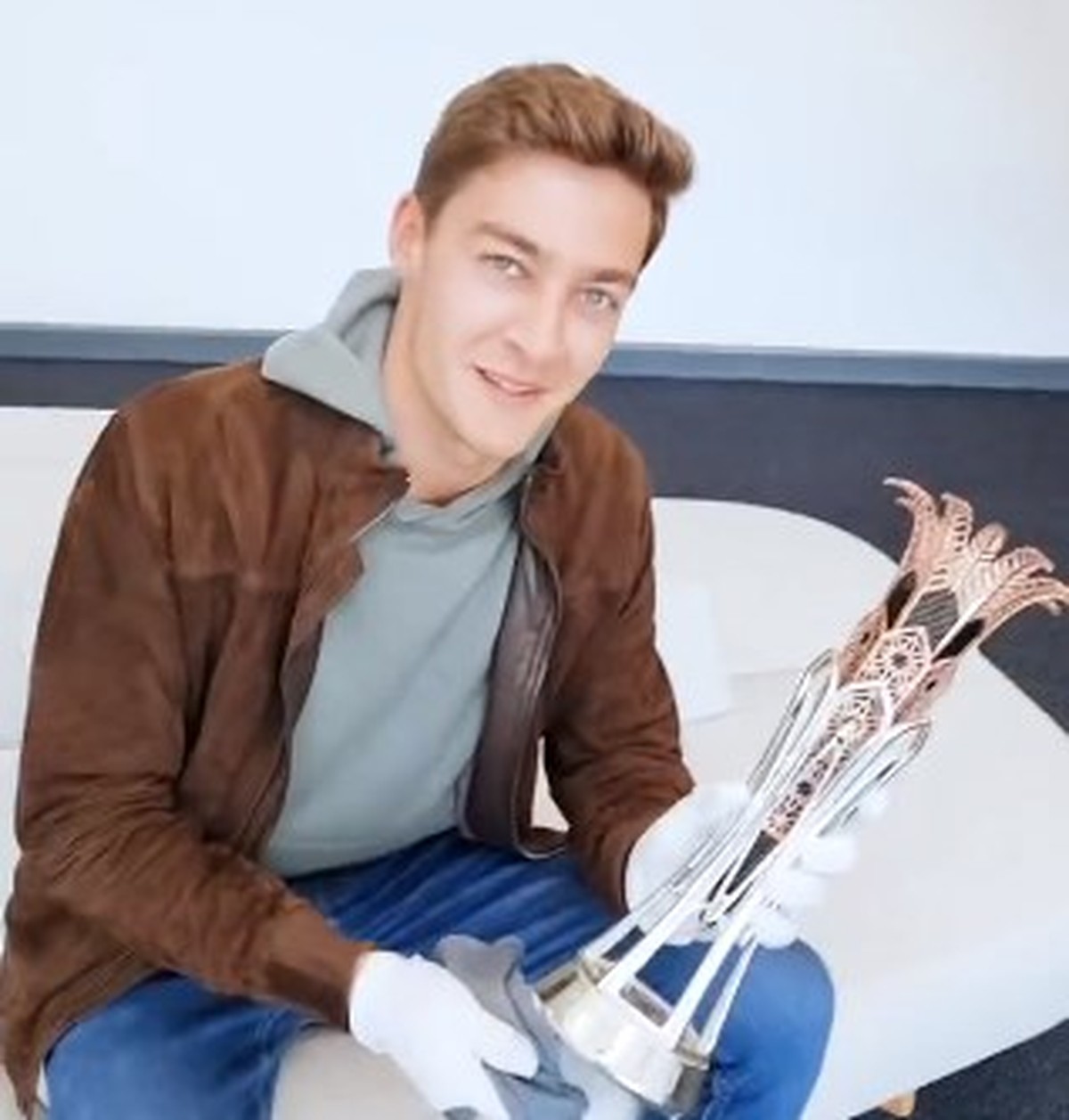 Fórmula 1: Vídeo mostra Russell polindo troféu de terceiro lugar antes ...