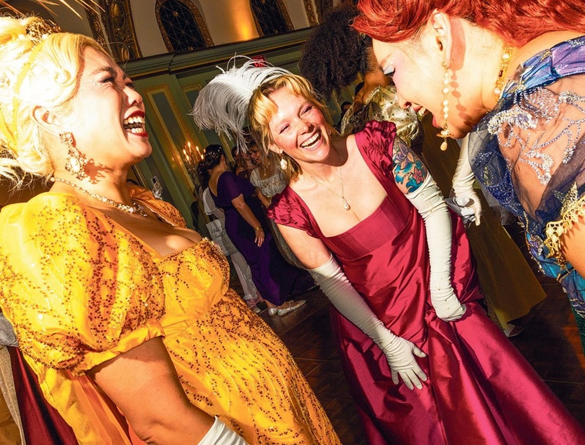 Fãs lotam festa à fantasia para comemorar 20 anos de 'Orgulho e ...