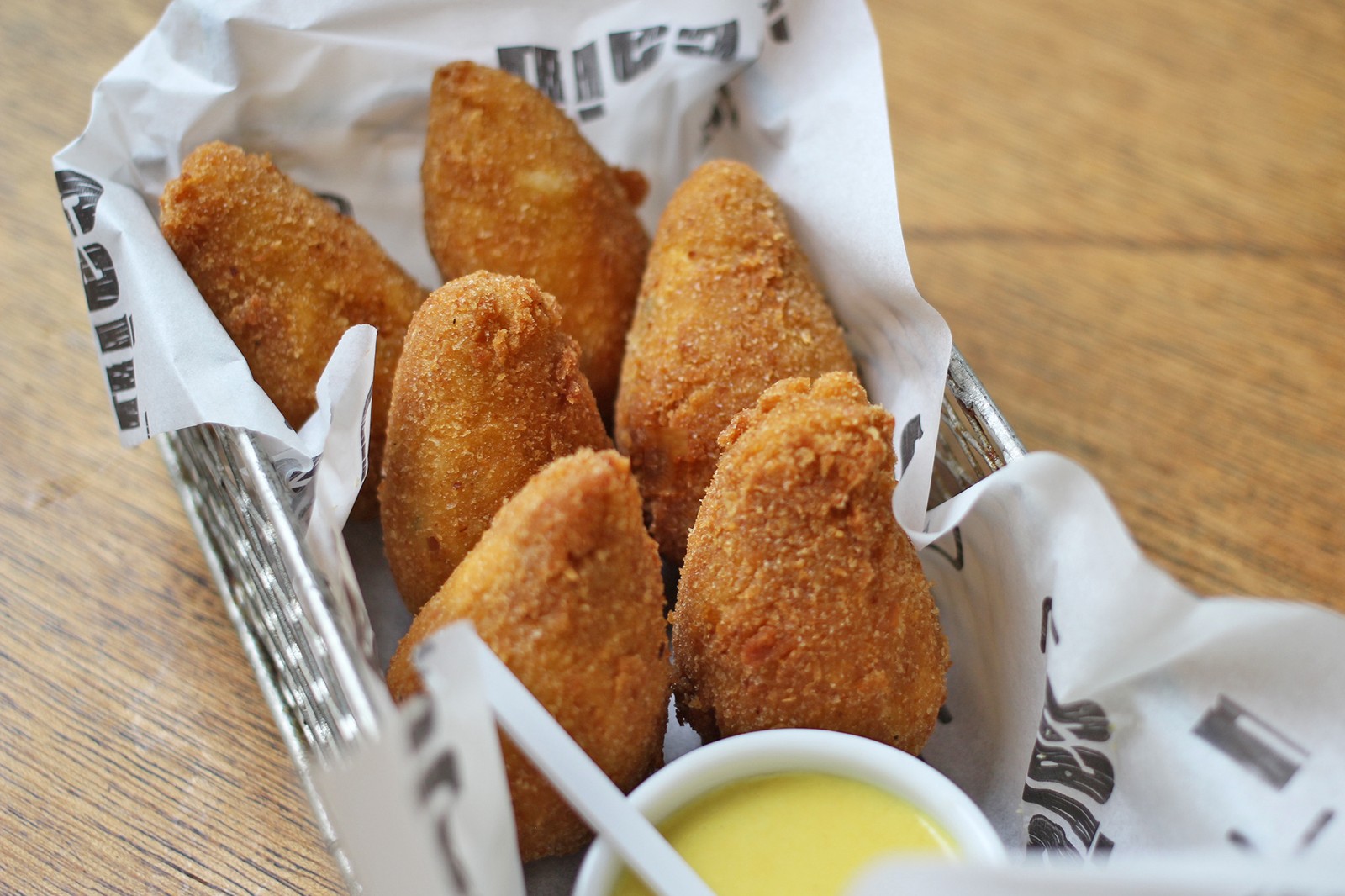Coxinha, um quitute com muita história, borogodó e várias versões