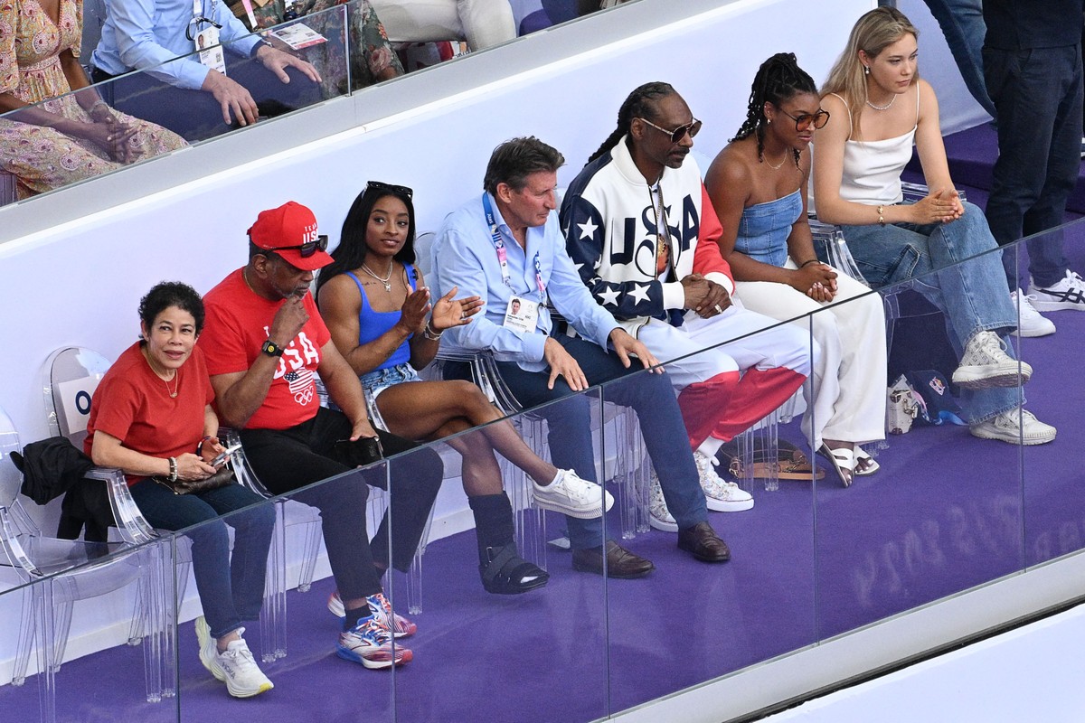Simone Biles continua com pé imobilizado dias após as finais na ...