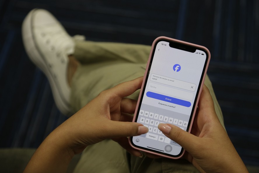 Facebook 20 anos: com risco nas redes turbinado pela IA, Congresso quer ...
