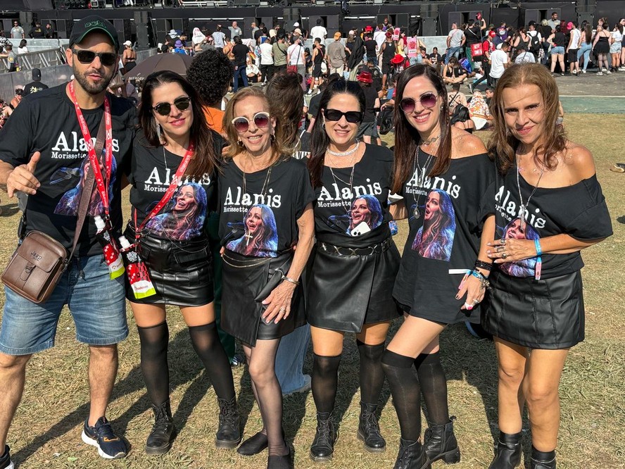 Lollapalooza: filhas acompanham mãe de 79 anos em primeiro show de ...
