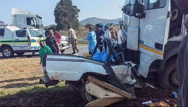 Vídeo: Imagens do painel do caminhão flagram acidente que matou 18 ...