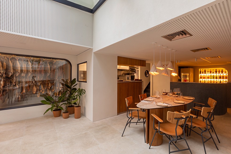 Um ano e meio após abrir o Ocyá na Ilha da Gigoia, Gerônimo Athuel inaugura filial no Leblon