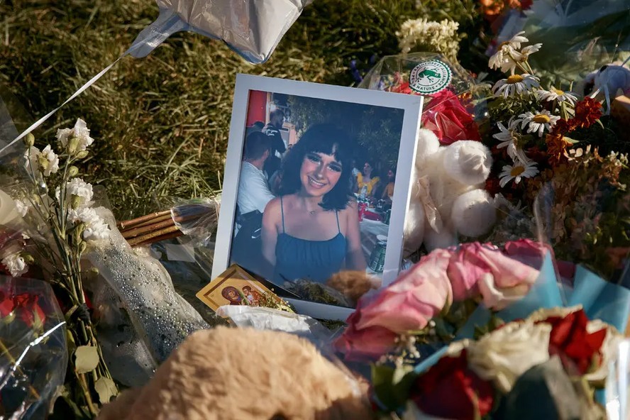 Duas adolescentes morrem em atropelamento em NY, enquanto outro ...