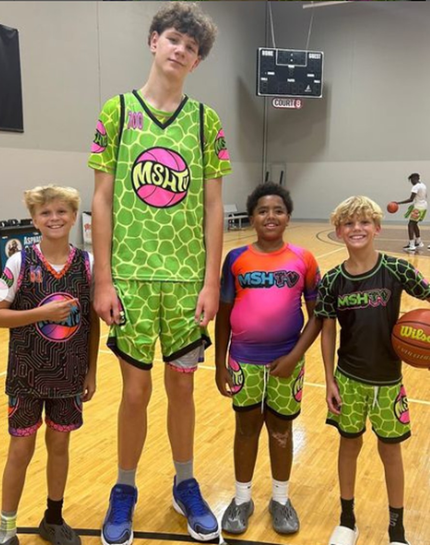 Prodígio de 2,21m com 13 anos: saiba quem é canadense que chama a ...