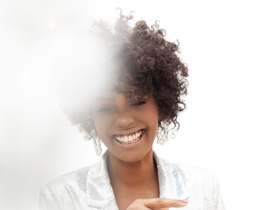 Isabel Fillardis fala sobre retomada da carreira como cantora ...