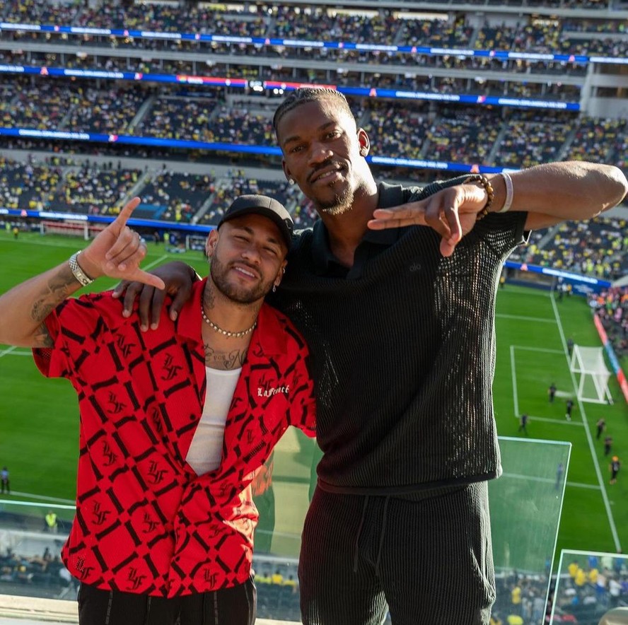 Neymar acompanha estreia do Brasil na Copa América ao lado de Jimmy Butler