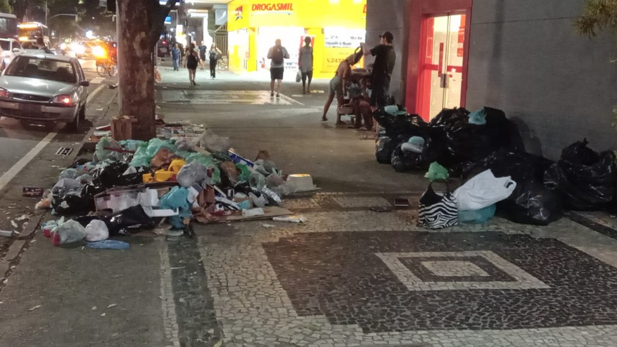Lixo na rua o dia todo, todos os dias: entenda por que moradores de ...