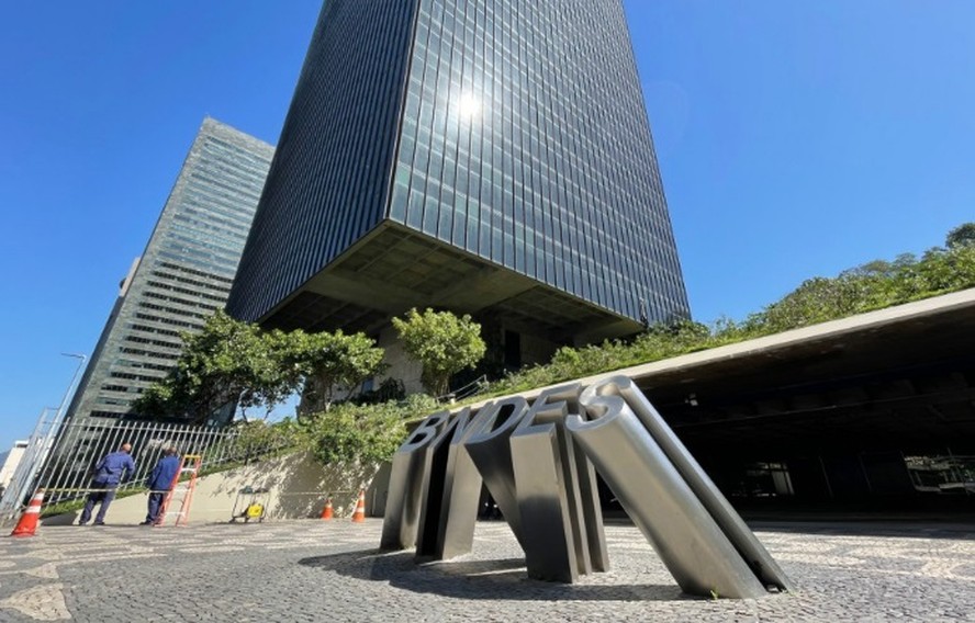 BNDES projeta desembolsar de R$ 130 bi a R$ 160 bi em 2024, com ...
