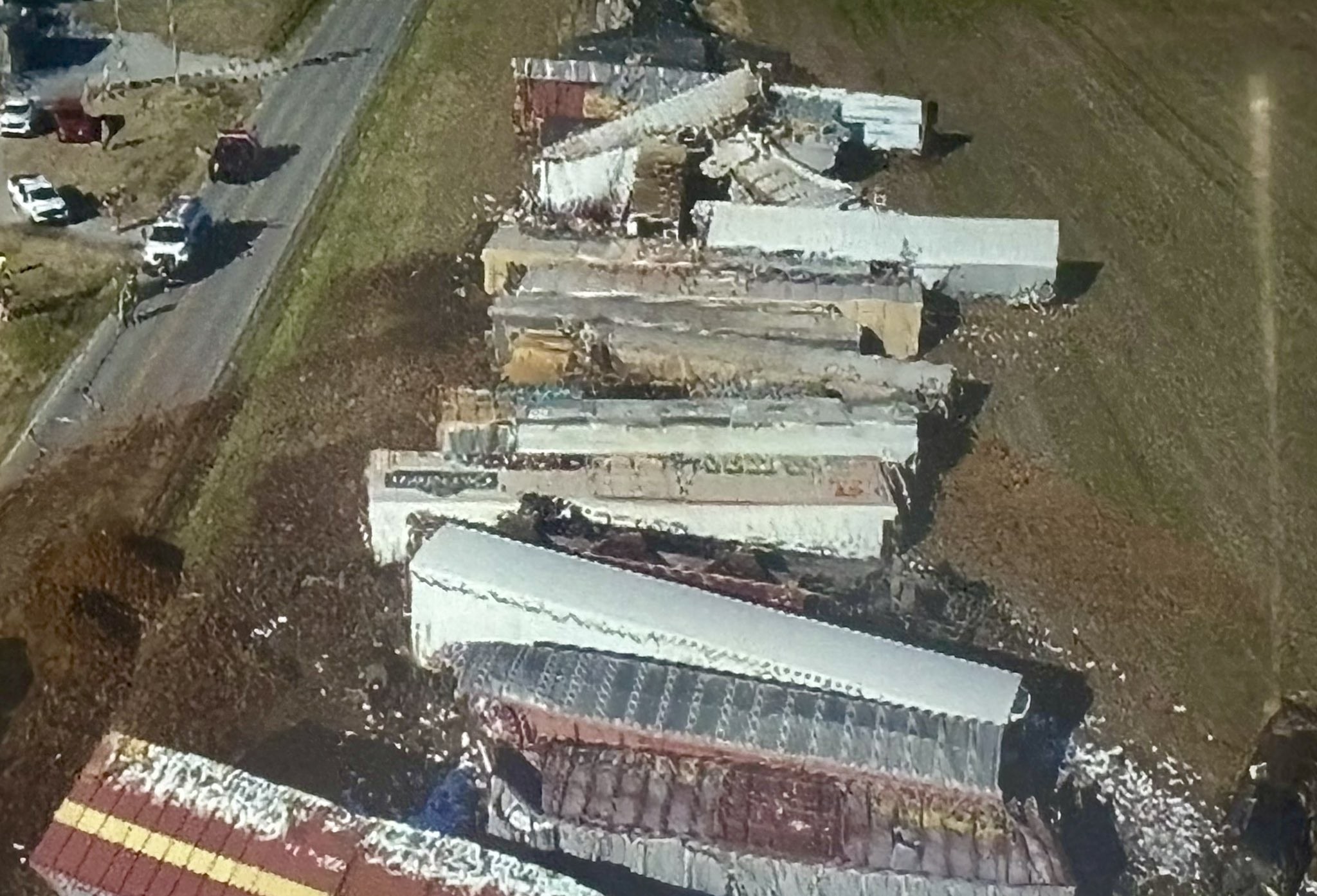 Trem com enxofre tóxico descarrila nos EUA; autoridades ordenam ...