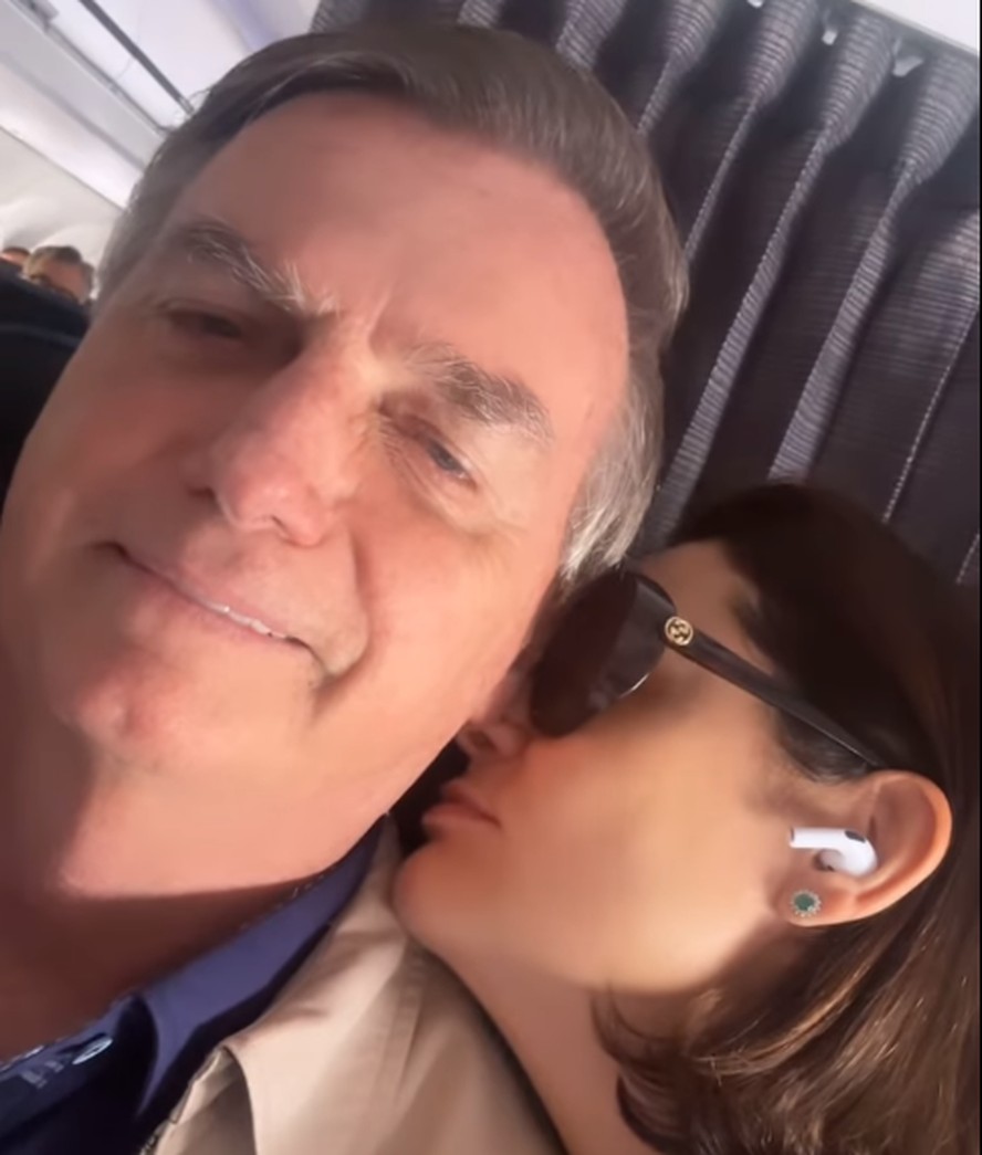 Após pedido de Bolsonaro para viajar a Israel, Michelle publica vídeo ...