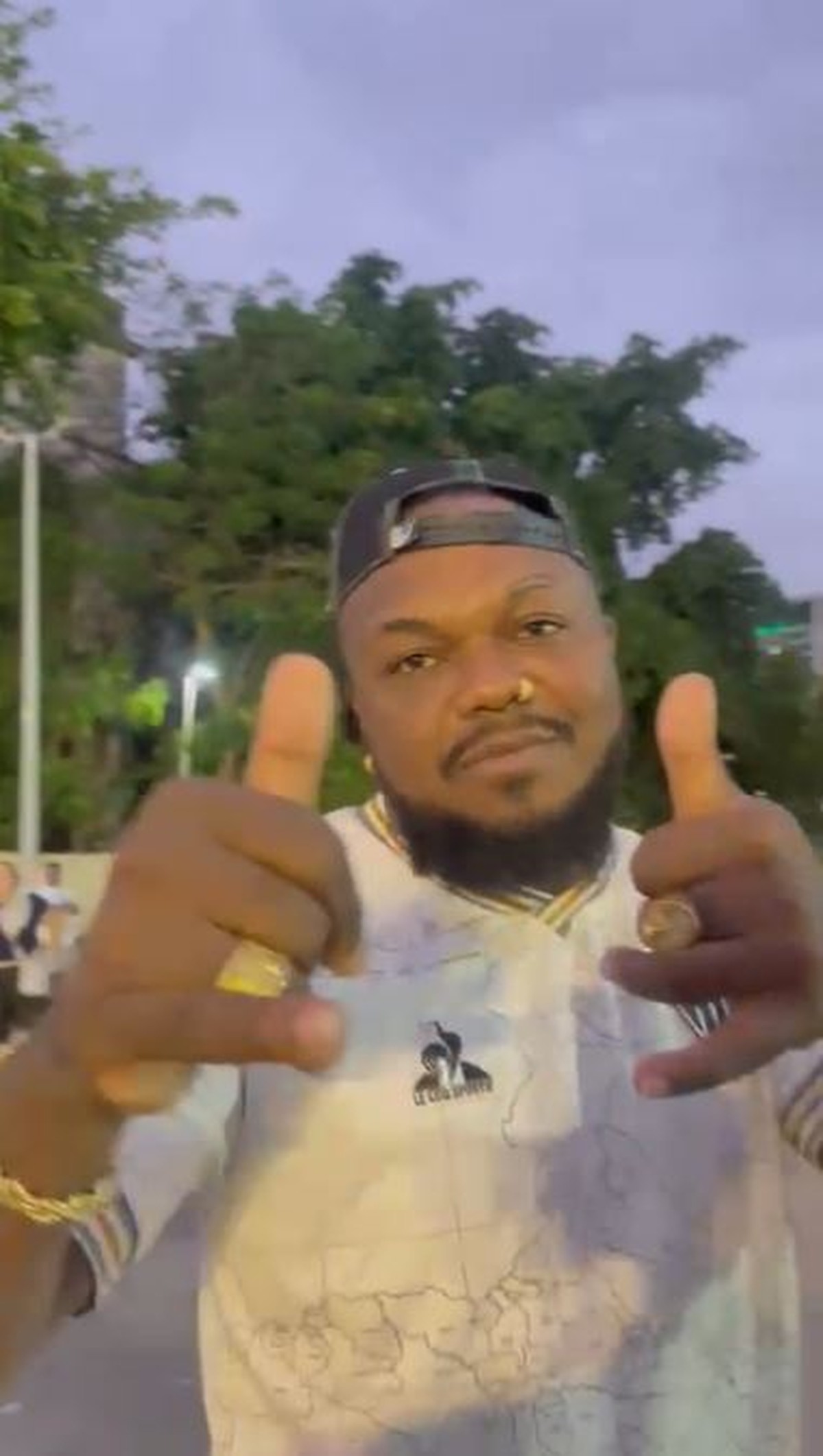 No Maracanã para acompanhar Fluminense x Atlético-MG, rapper Djonga ...