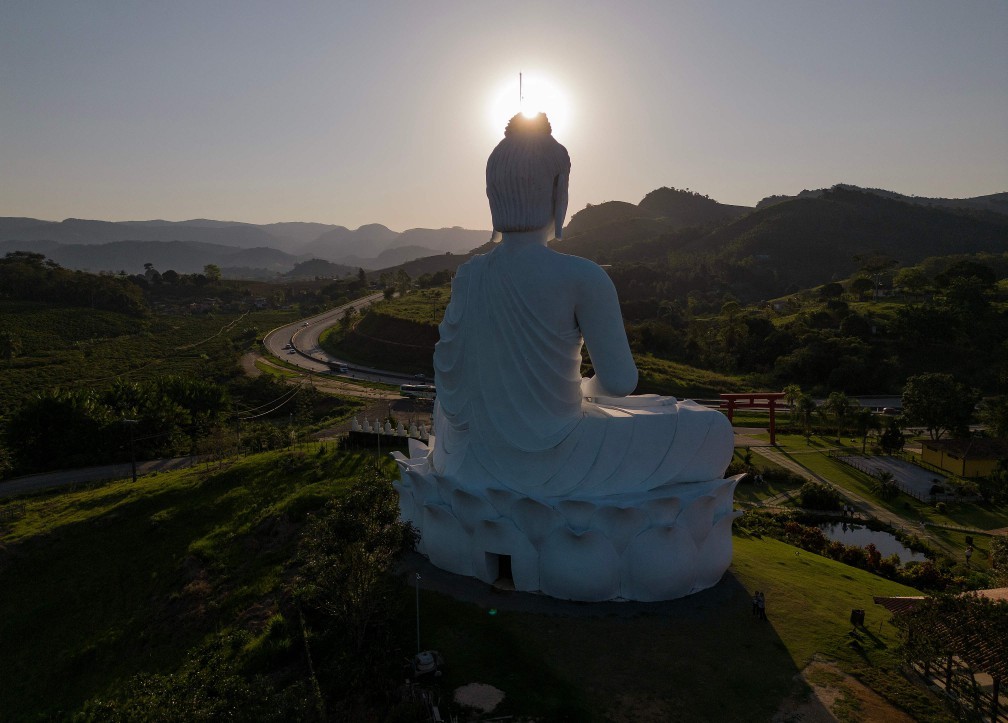 Segunda maior estátua de Buda do mundo fica no Brasil; veja fotos