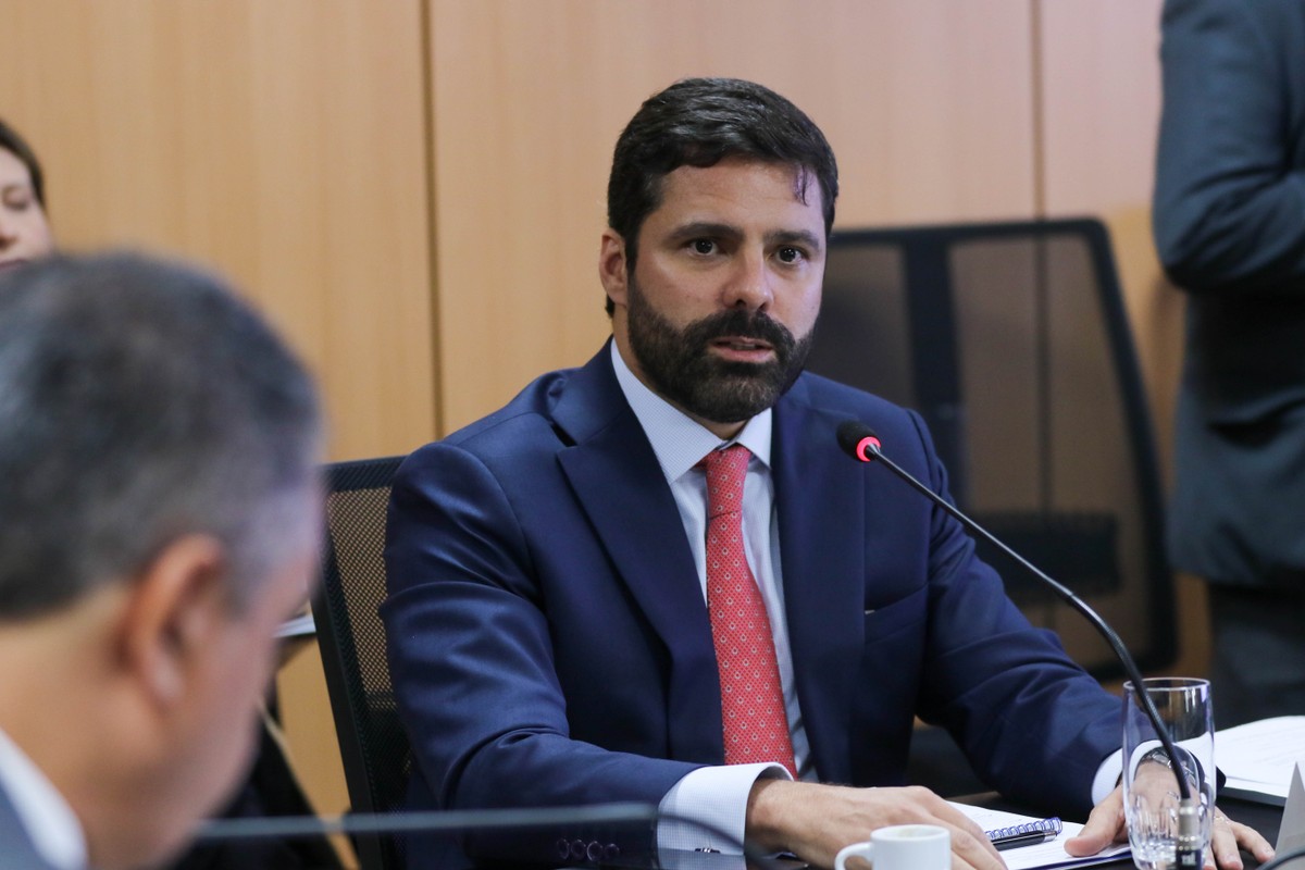 Lula oficializa saída de Lewandowski da Justiça e nomeia ministro interino