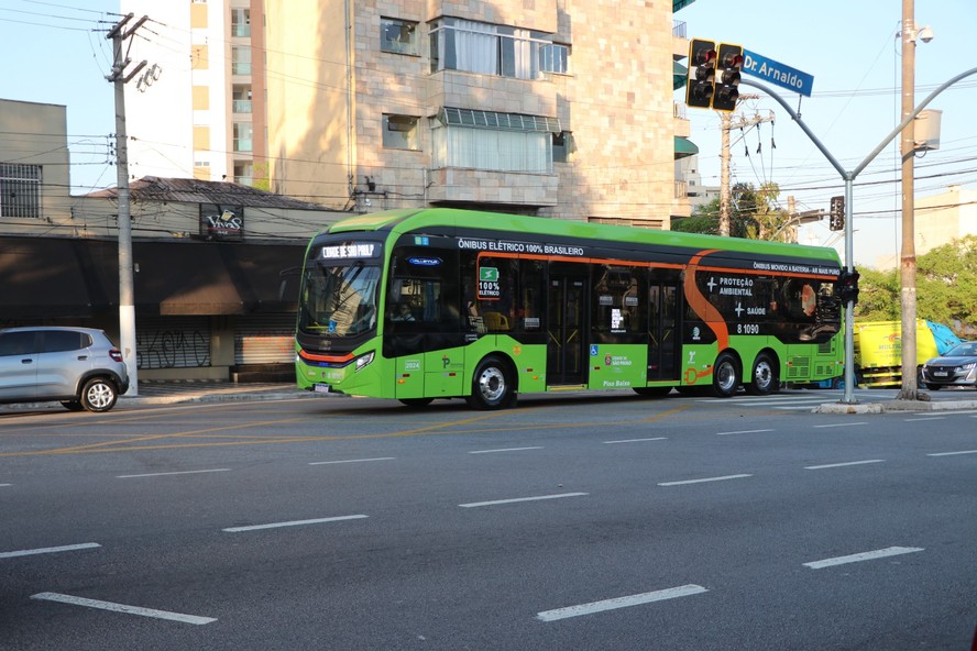 Em busca da mobilidade verde, cidades investem em ônibus elétricos