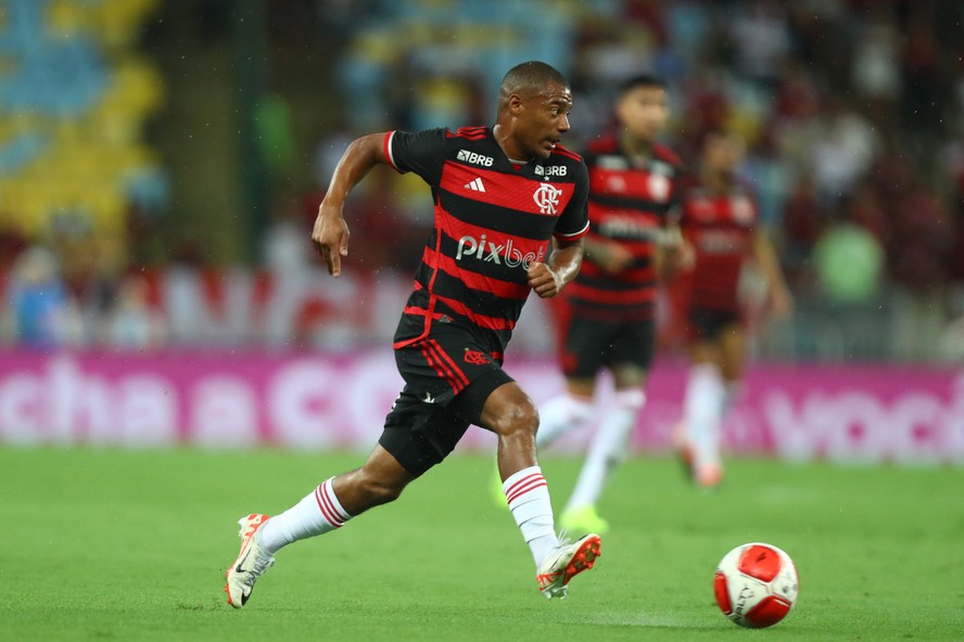 Flamengo viaja sem Cebolinha e De La Cruz, mas Tite terá titulares no banco em mistão contra o ...