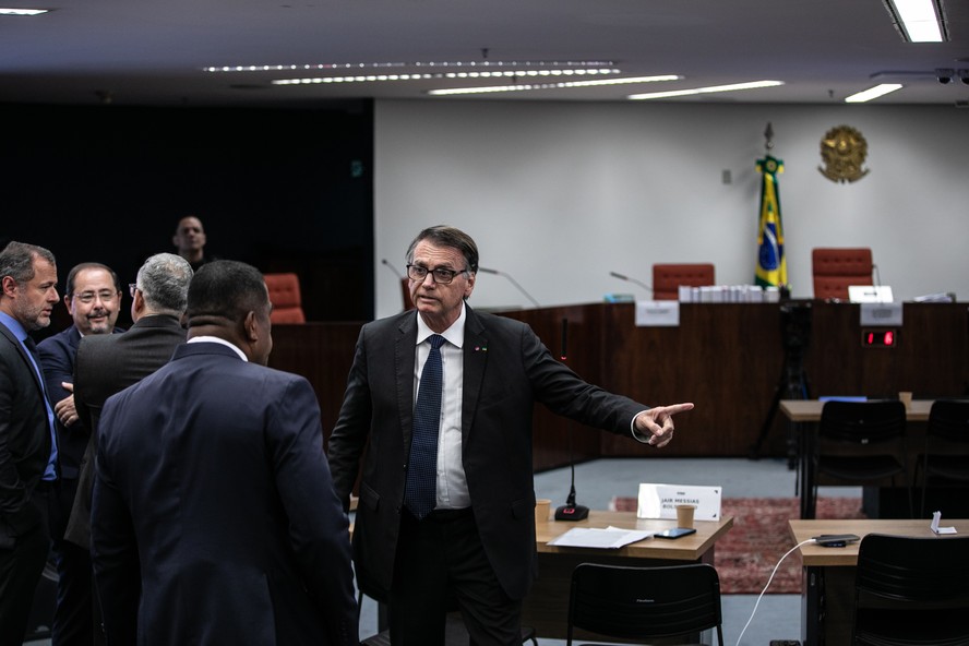 Defesas de réus da trama golpista pedem confrontos com Cid e Freire Gomes, perícia em minuta e ...