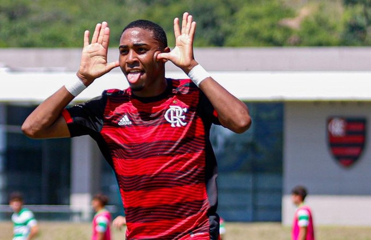 Manchester United visa dois jogadores da base de Flamengo e Palmeiras ...