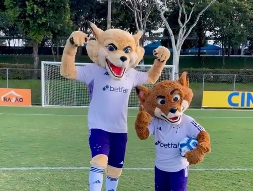 Raposão e Raposinho: Novo design do mascote do Cruzeiro desagrada ...