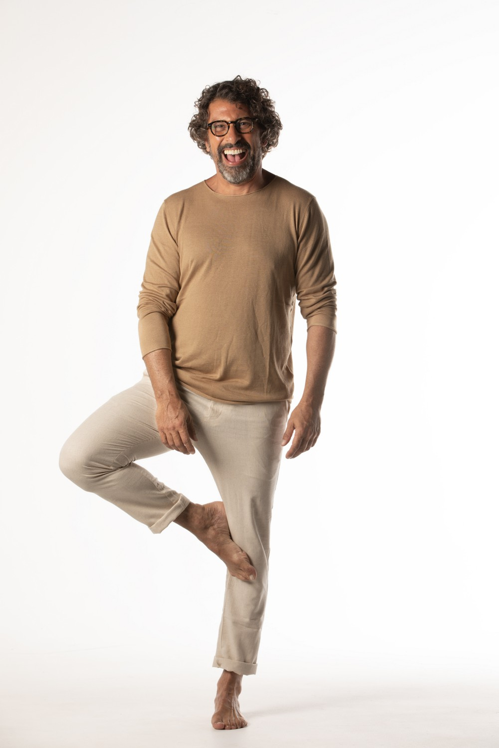 Milhem Cortaz celebra volta às novelas e se declara à companheira, com ...