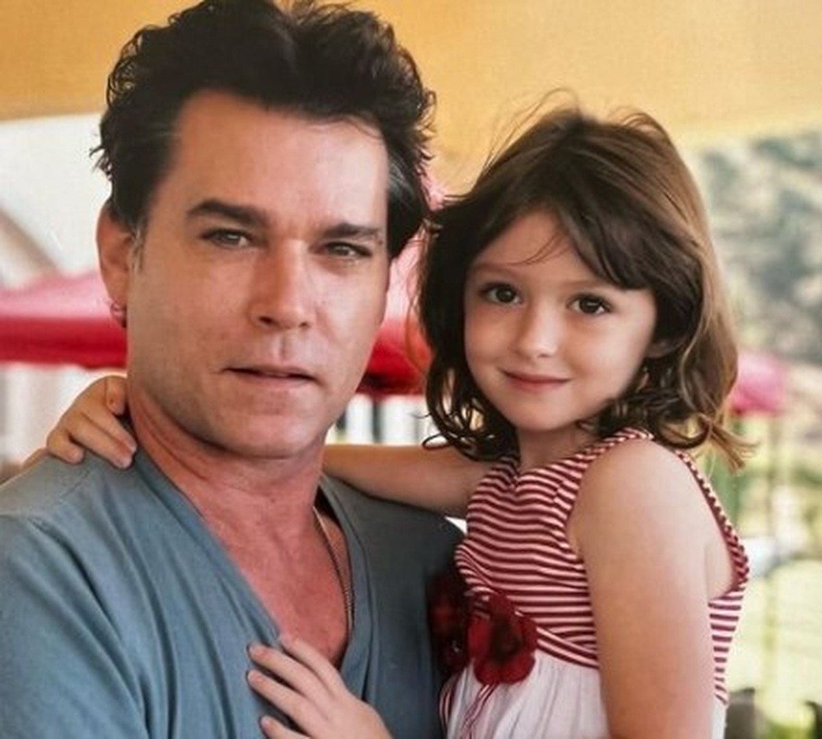 Filha de Ray Liotta posta foto do pai e quebra silêncio: 'Obrigado por tudo'