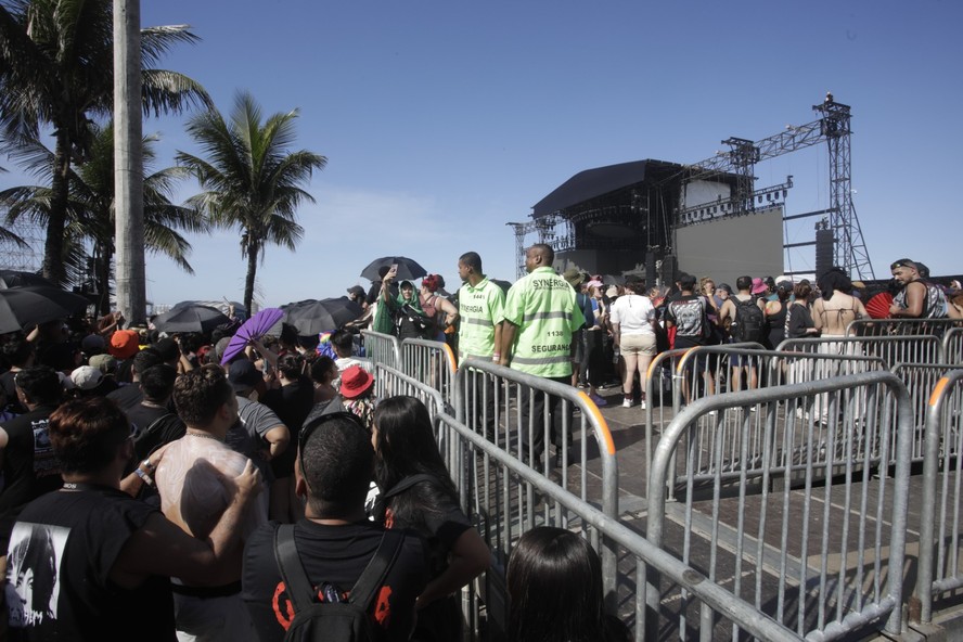 Lady Gaga em Copacabana: área PCD é invadida; estrutura cede e precisa ...