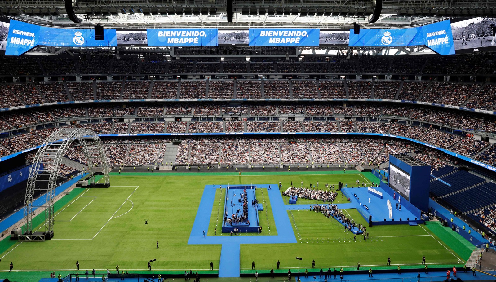 Com Santiago Bernabéu lotado, Mbappé é apresentado no Real Madrid; veja ...