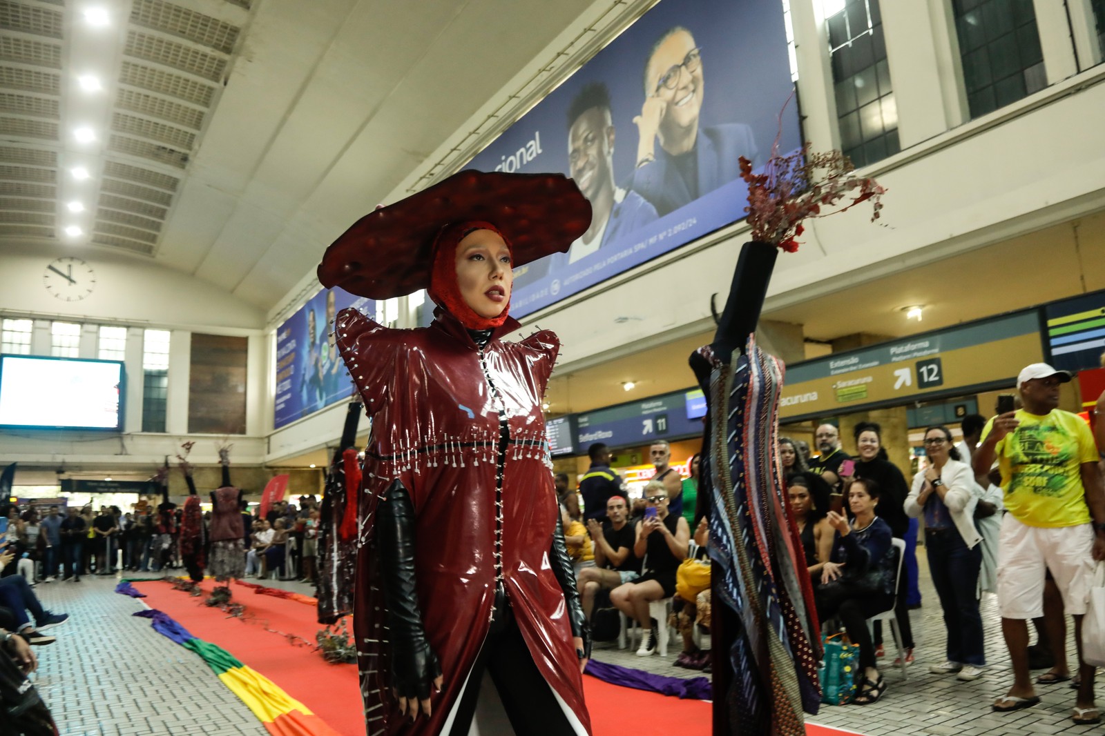 Relembre as parcerias de Lady Gaga ao longo da carreira, de Tony ...