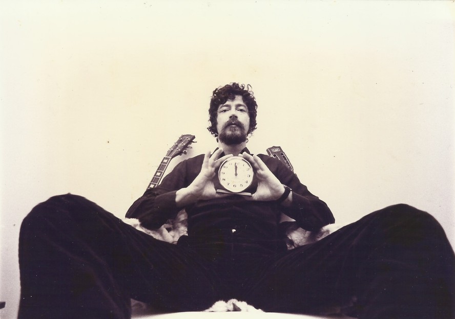 Raul Seixas, 80 anos: Mostra no MIS-SP exibe acervo do 'Maluco Beleza', de luvinhas de bebê a ...