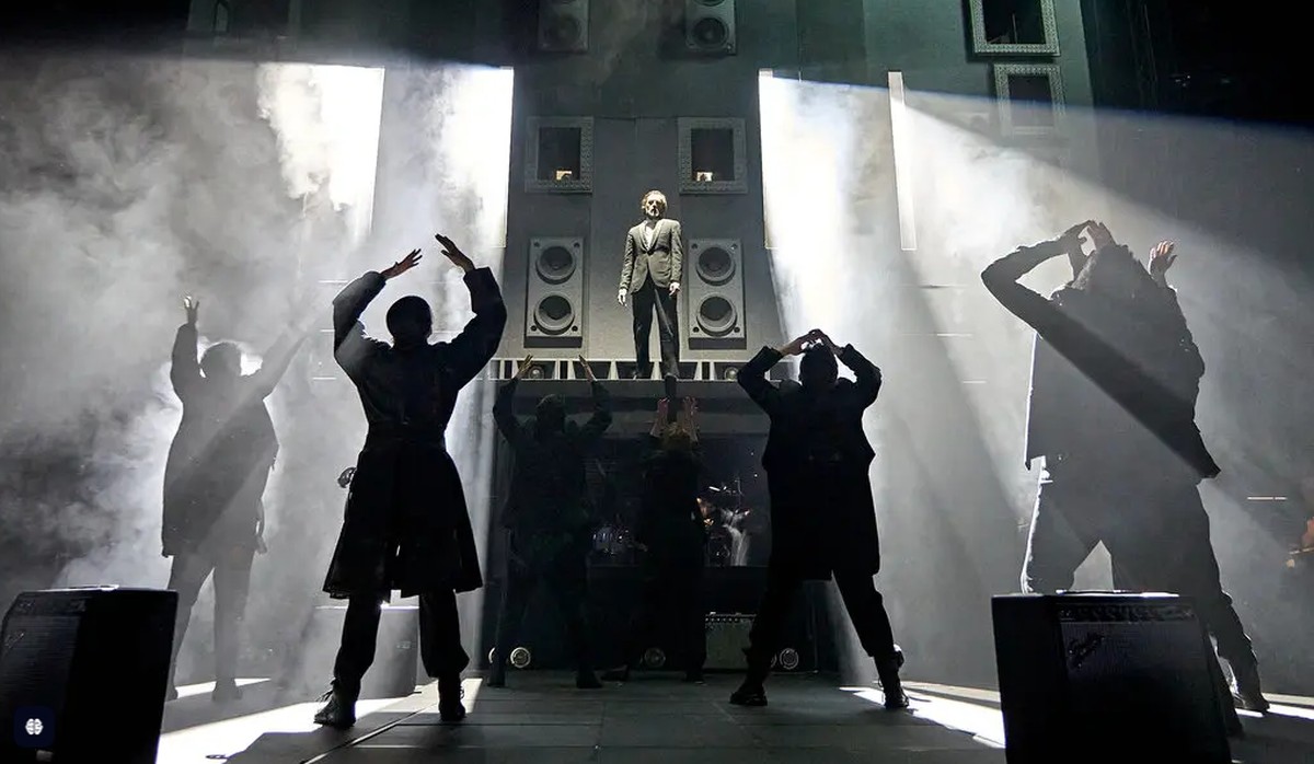 Estreia inglesa, 'Hamlet hail to the thief' leva riffs de álbum ...