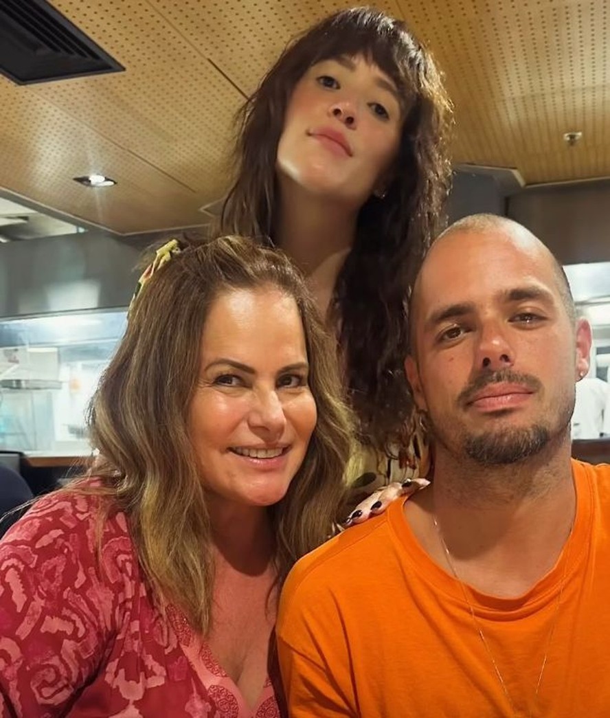 Renata Ceribelli faz homenagem aos filhos gêmeos no aniversário deles